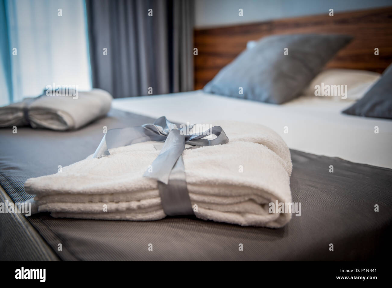 Hotel sign towel hi-res stock photography and images - Alamy