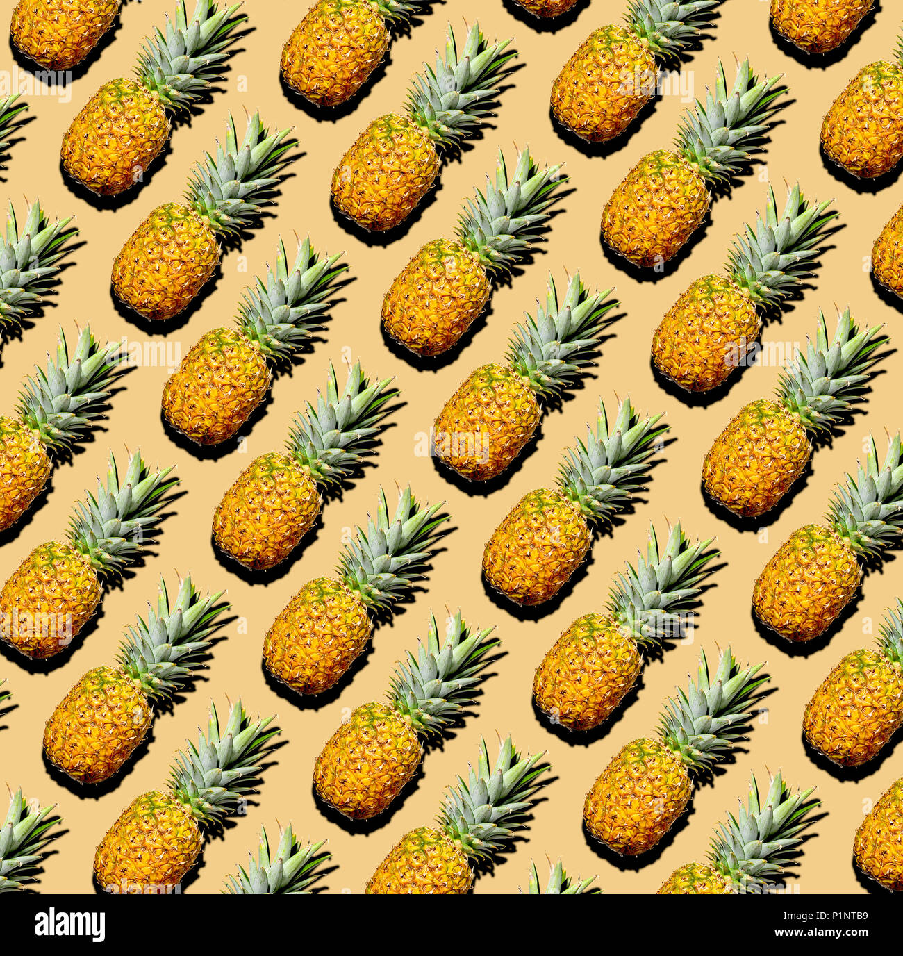 Pineapple pattern hi-res stock photography and images - Alamy