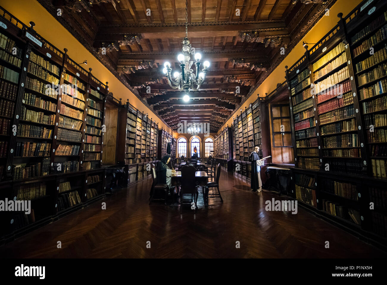 Colonial library hi-res stock photography and images - Alamy