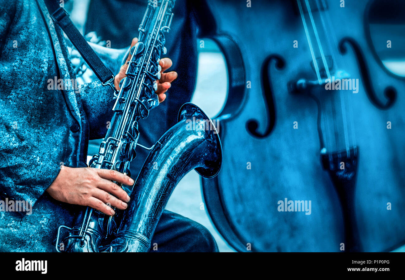Bass sax hi-res stock photography and images - Alamy