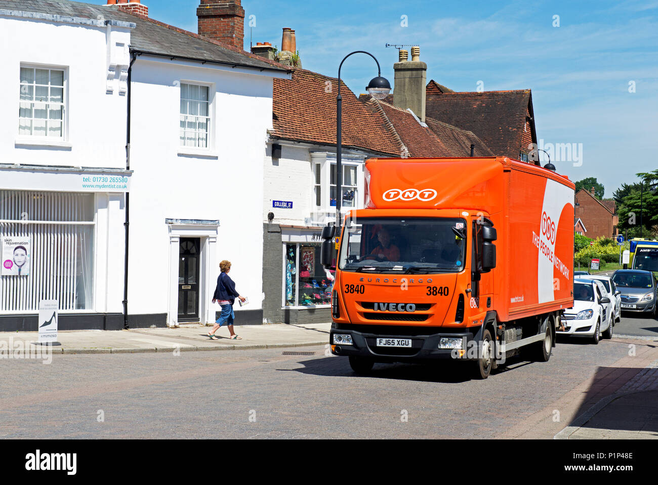 Tnt delivery van hi-res stock photography and images - Alamy