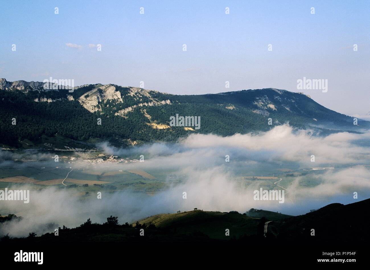 Urbasa mountain range hi-res stock photography and images - Alamy