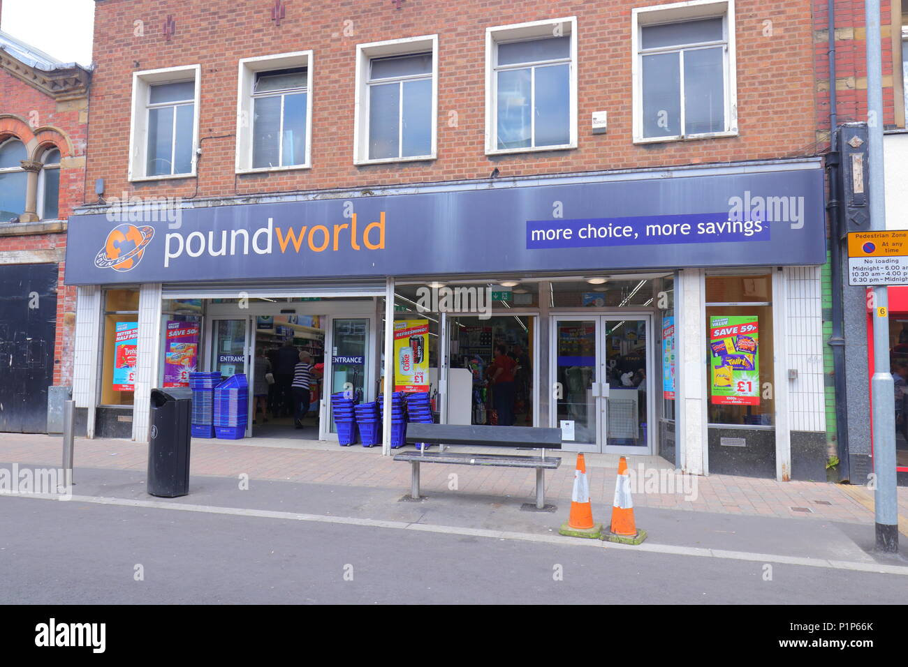 Pound World Castleford Stock Photo - Alamy