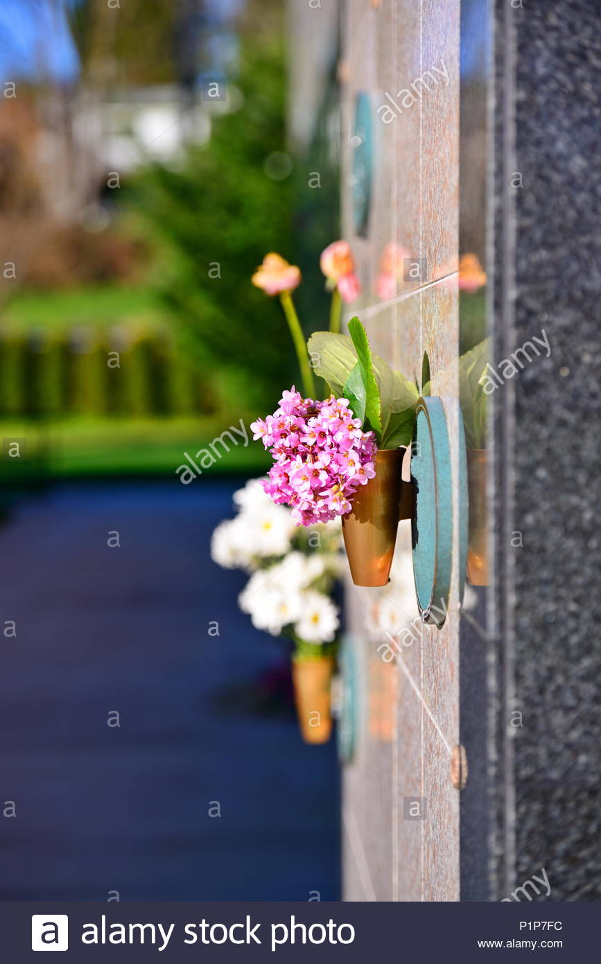 Grave Flower Arrangement Stock Photos & Grave Flower Arrangement Stock ...