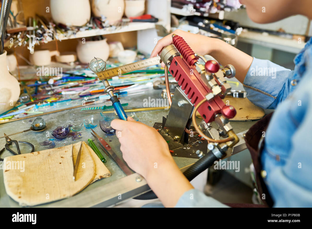 Doing art work hi-res stock photography and images - Alamy