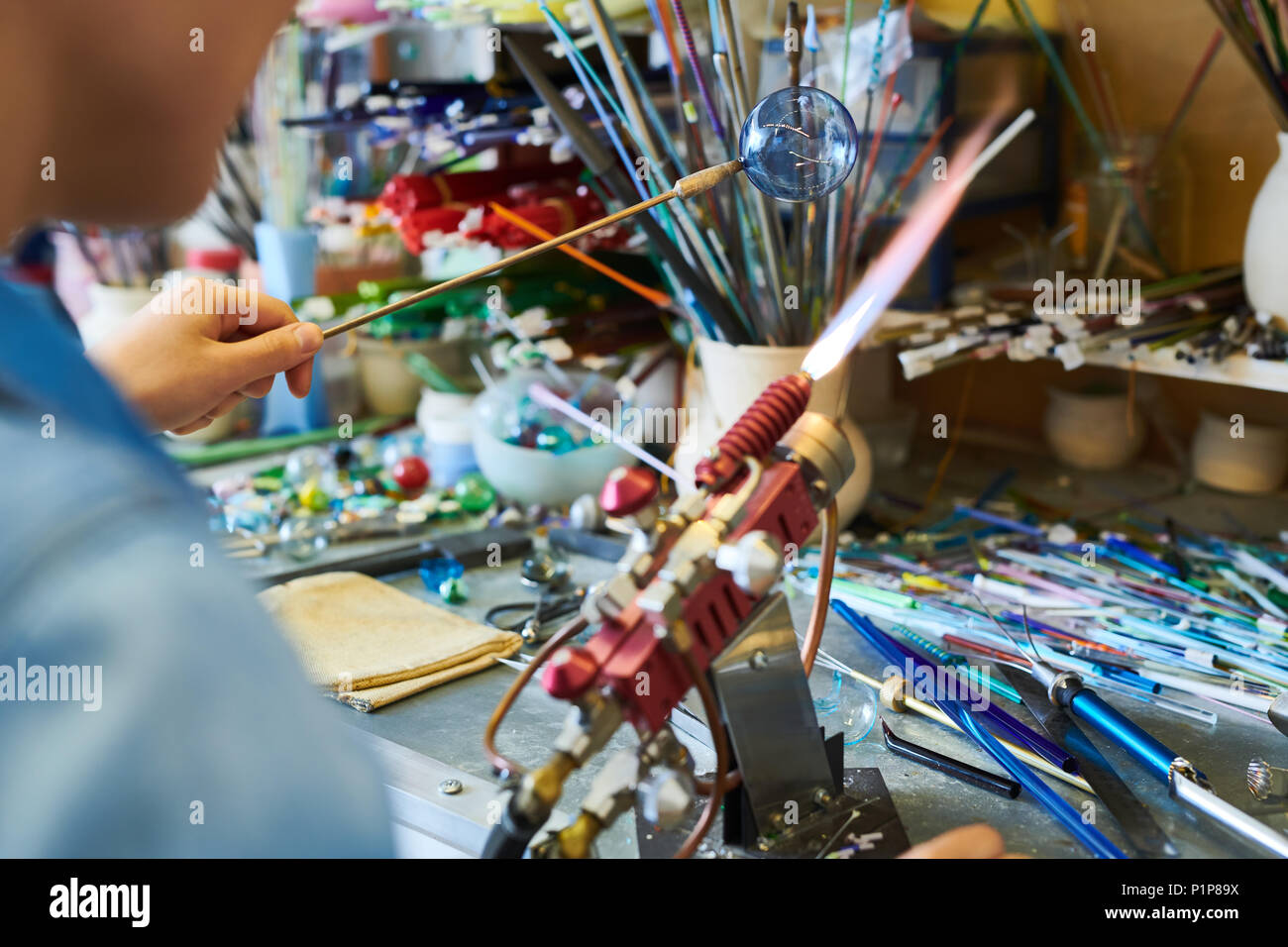 Artist doing work hi-res stock photography and images - Alamy