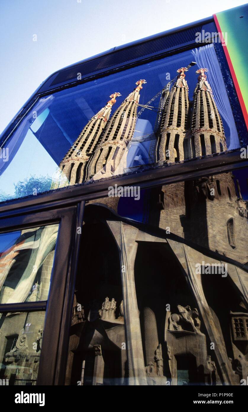 Sagrada Familia, (Gaudí), tower reflex at an touristic bus Stock Photo ...