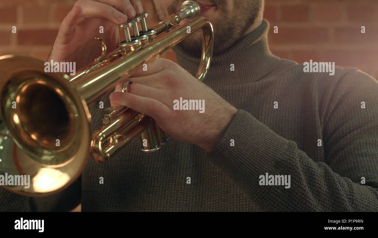 Playing trumpet one hand hi-res stock photography and images - Alamy
