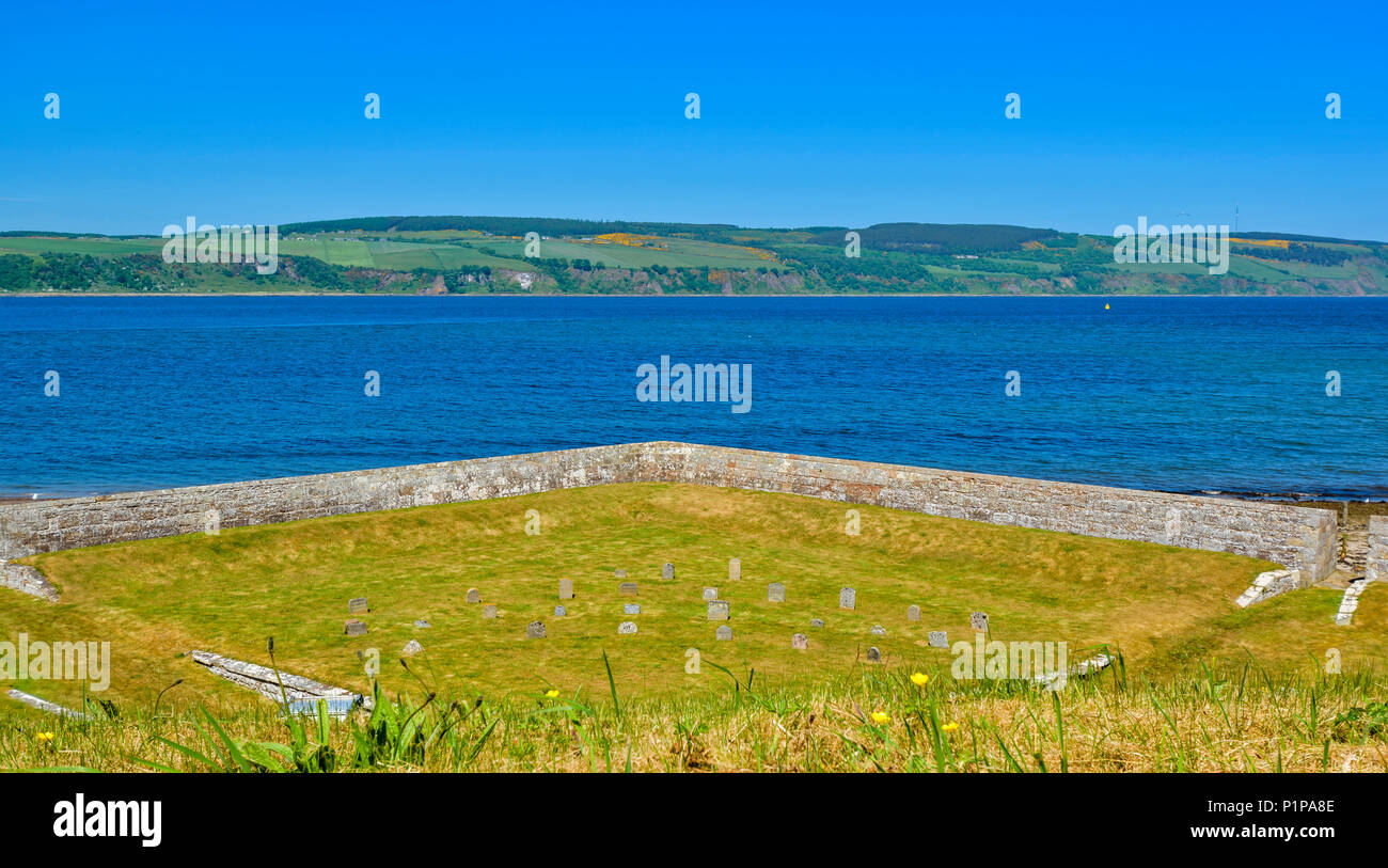 FORT GEORGE ARDERSIER INVERNESS SCOTLAND FORTIFICATIONS WITH DOGS ...