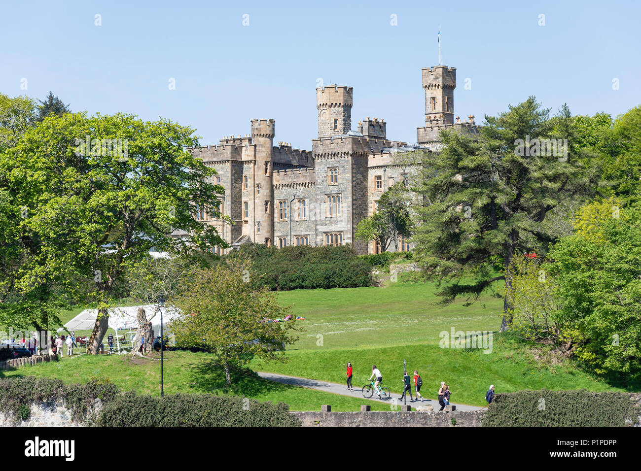 Lews castle hi-res stock photography and images - Alamy