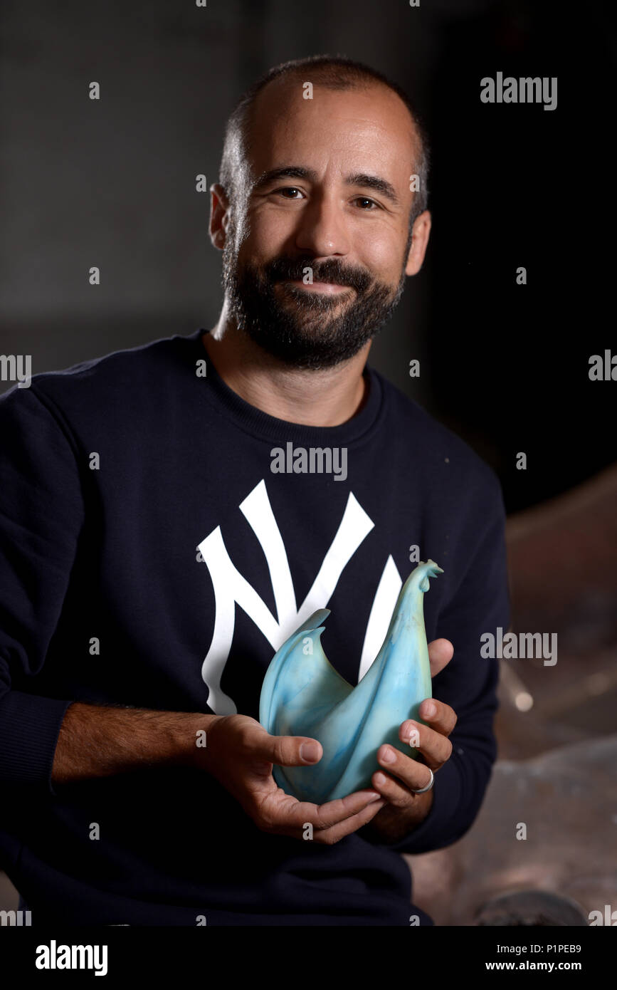 Golden hen hi-res stock photography and images - Alamy