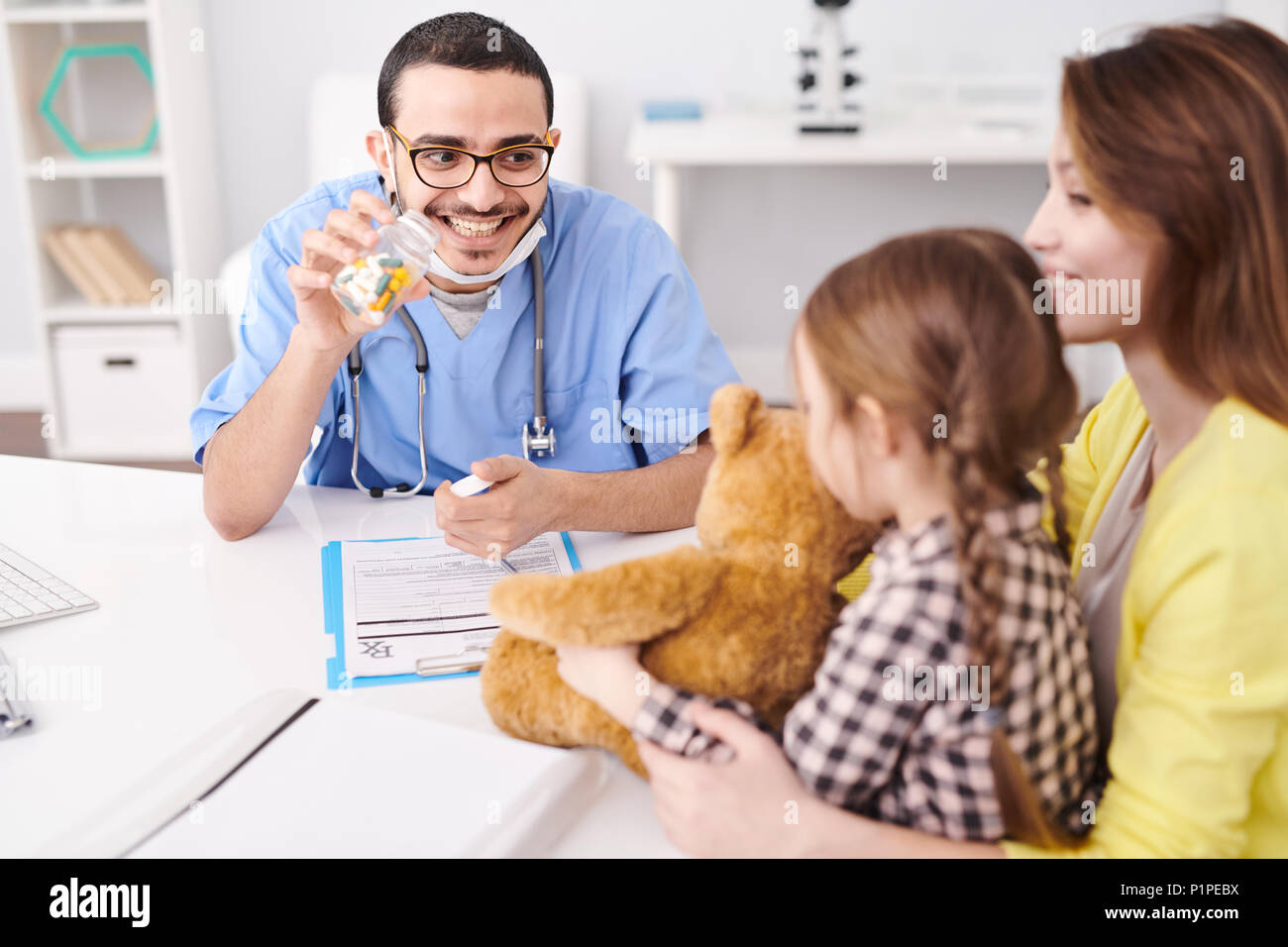 Kid friendly doctor office hi-res stock photography and images - Alamy