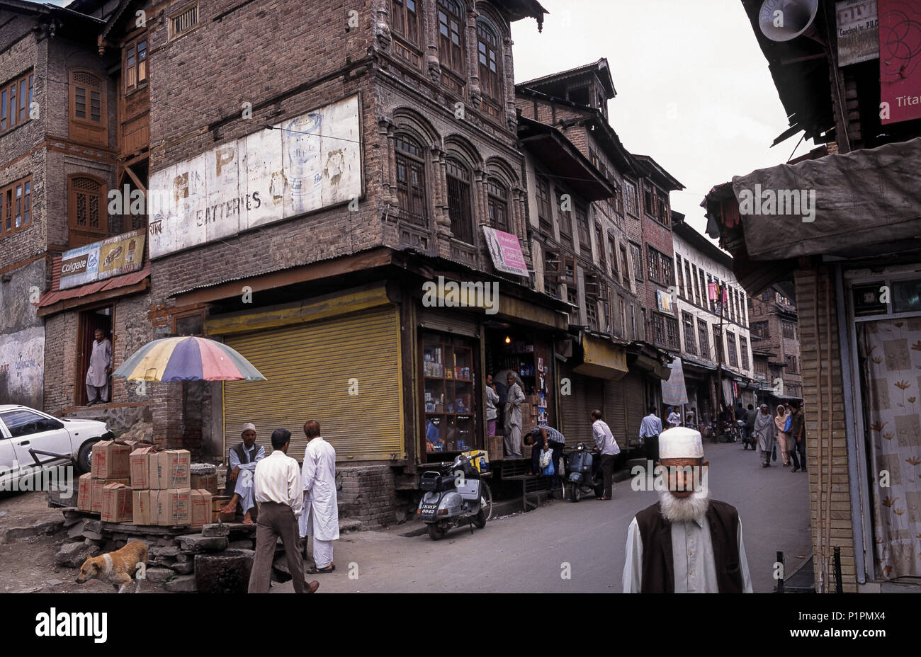 India street scene hi-res stock photography and images - Alamy
