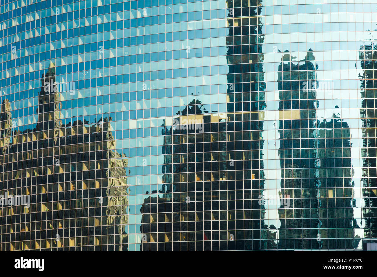 Glass facade skyscraper hi-res stock photography and images - Alamy