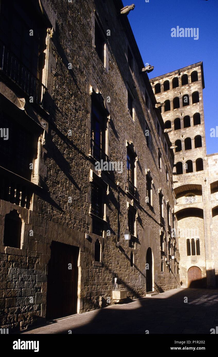 Plaza / del Rey square; gothic quarter close to the Cathedral Stock ...