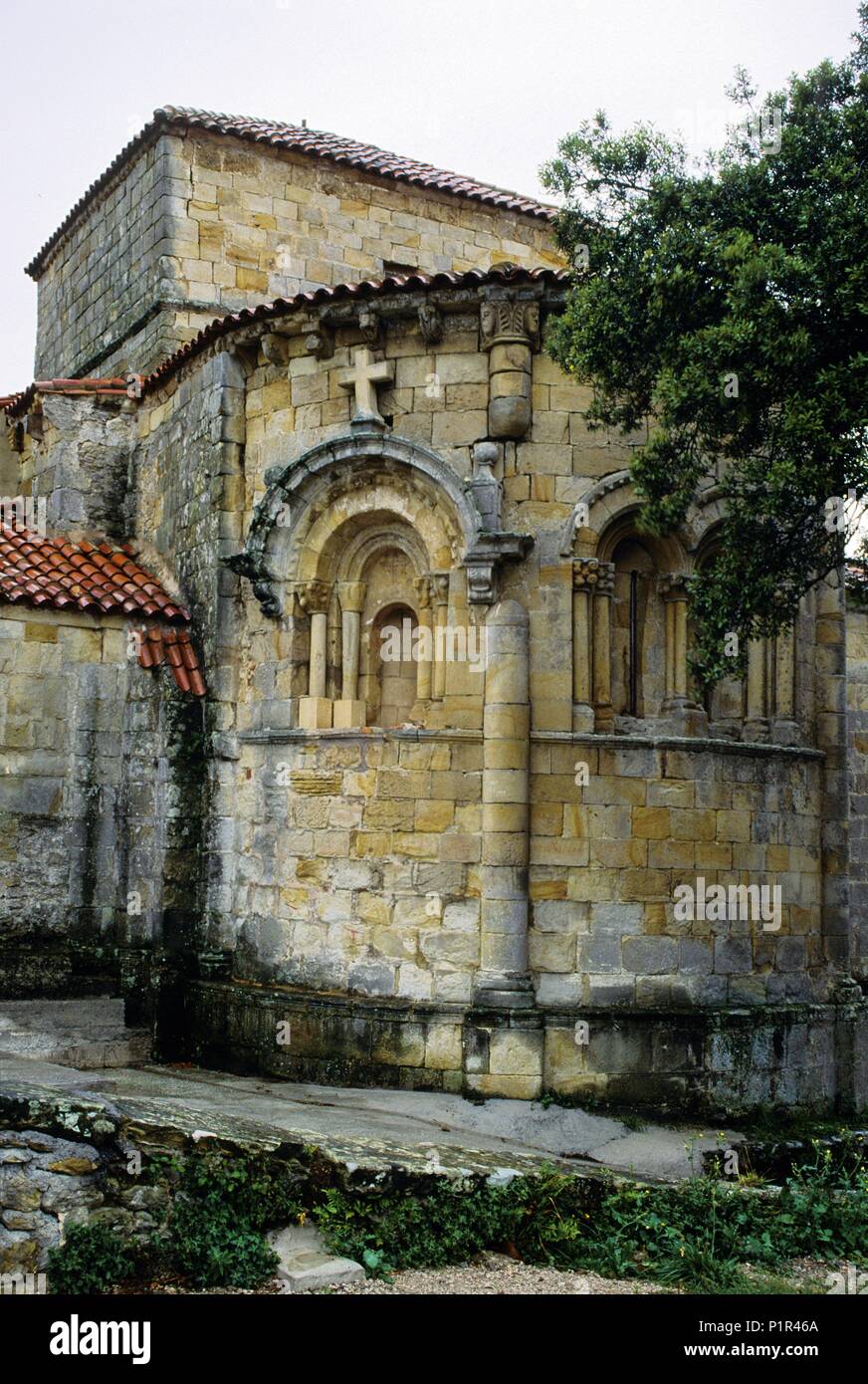 Bárcena Mayor, Santa María church; romanesque apse Stock Photo - Alamy