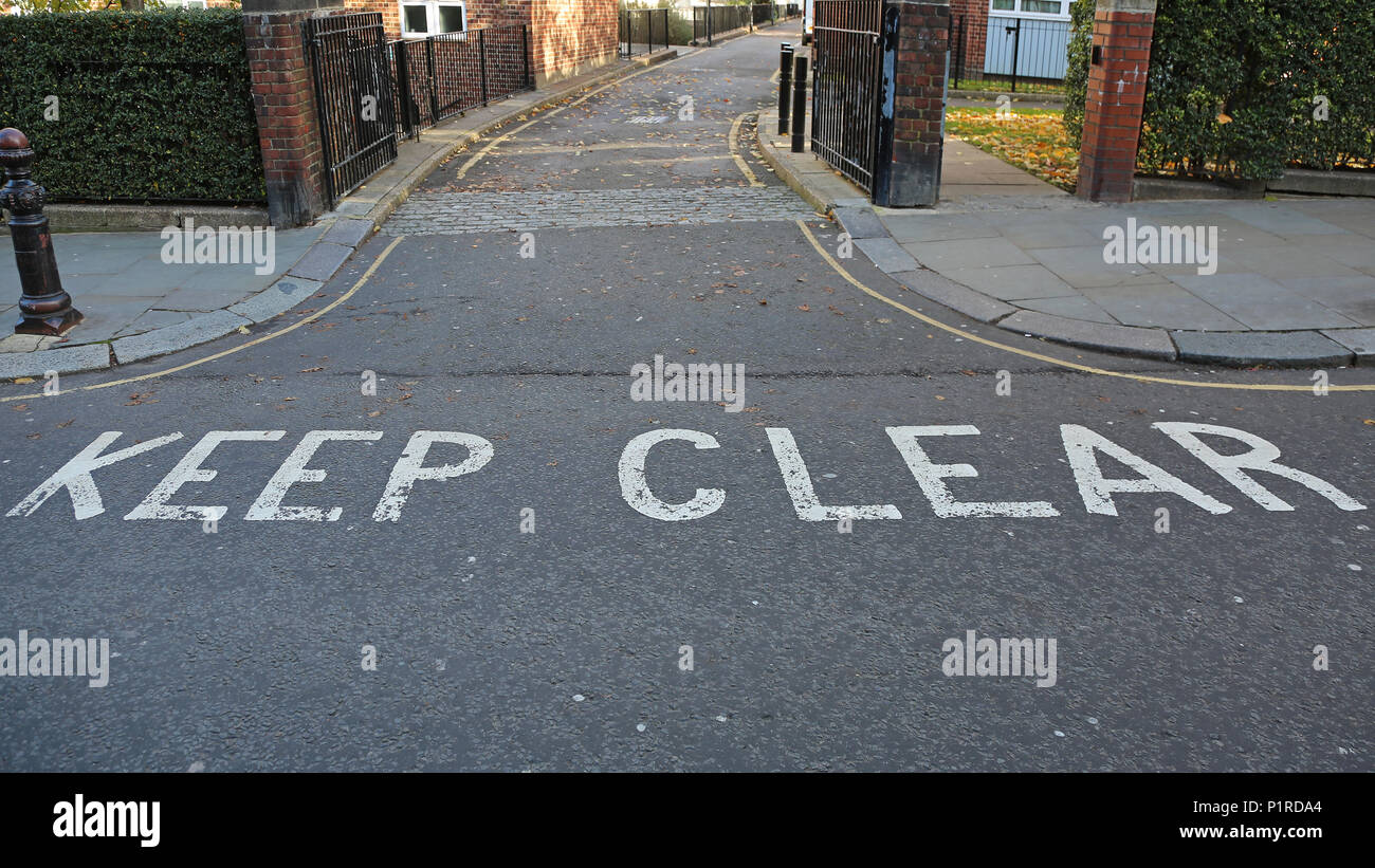 Keep Clear Painted Sign at Street in London Stock Photo - Alamy