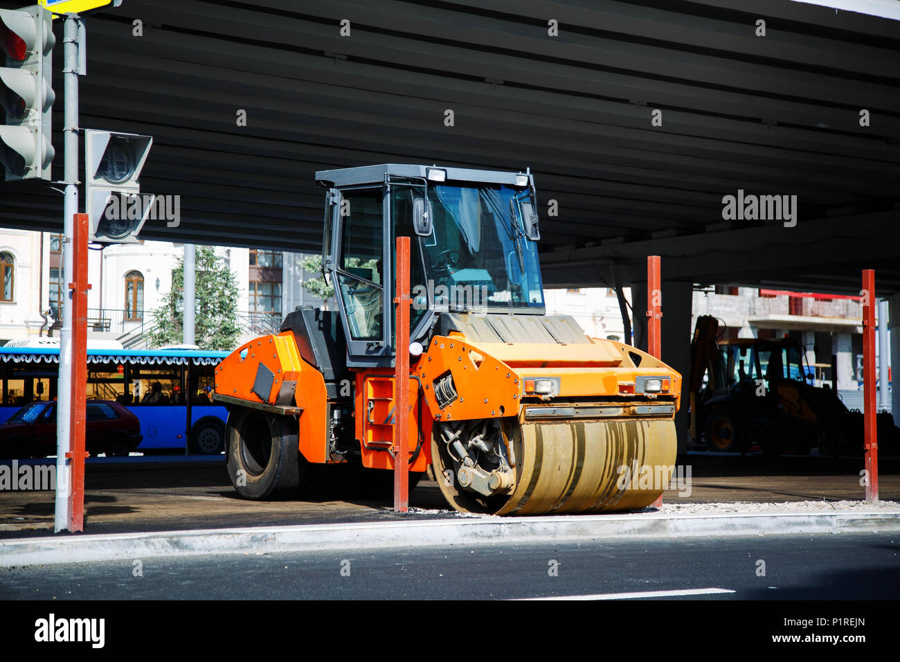 Asphalt compactor in the city Stock Photo - Alamy