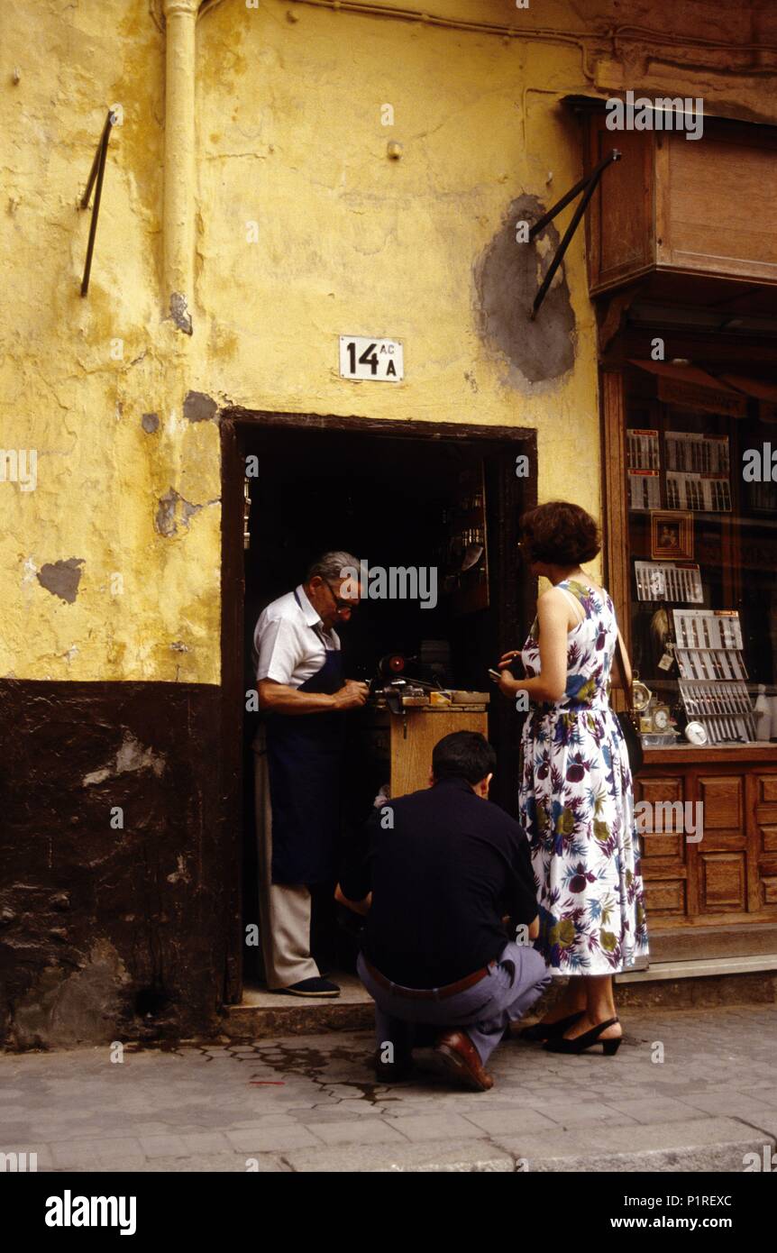 Plaza del /Pan square; shoemaker Stock Photo - Alamy