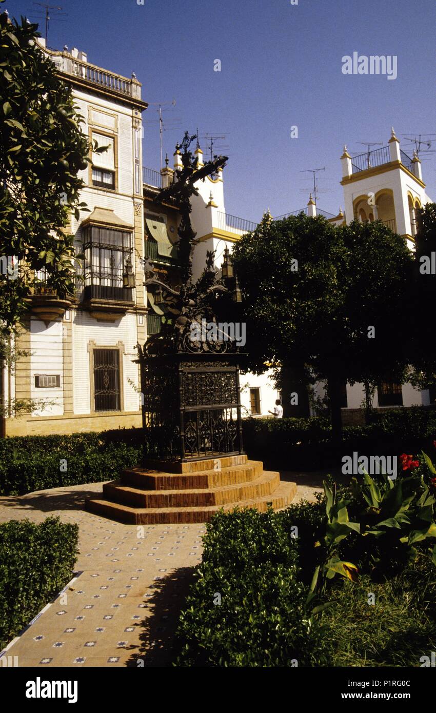 plaza de / Santa Cruz square; Barrio de / Santa Cruz quarter Stock ...