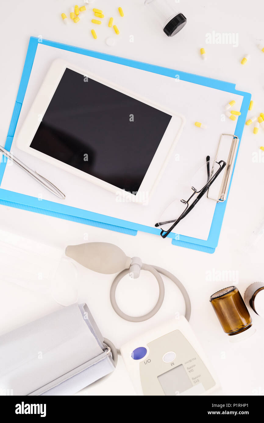 Medical monitor flat hi-res stock photography and images - Alamy