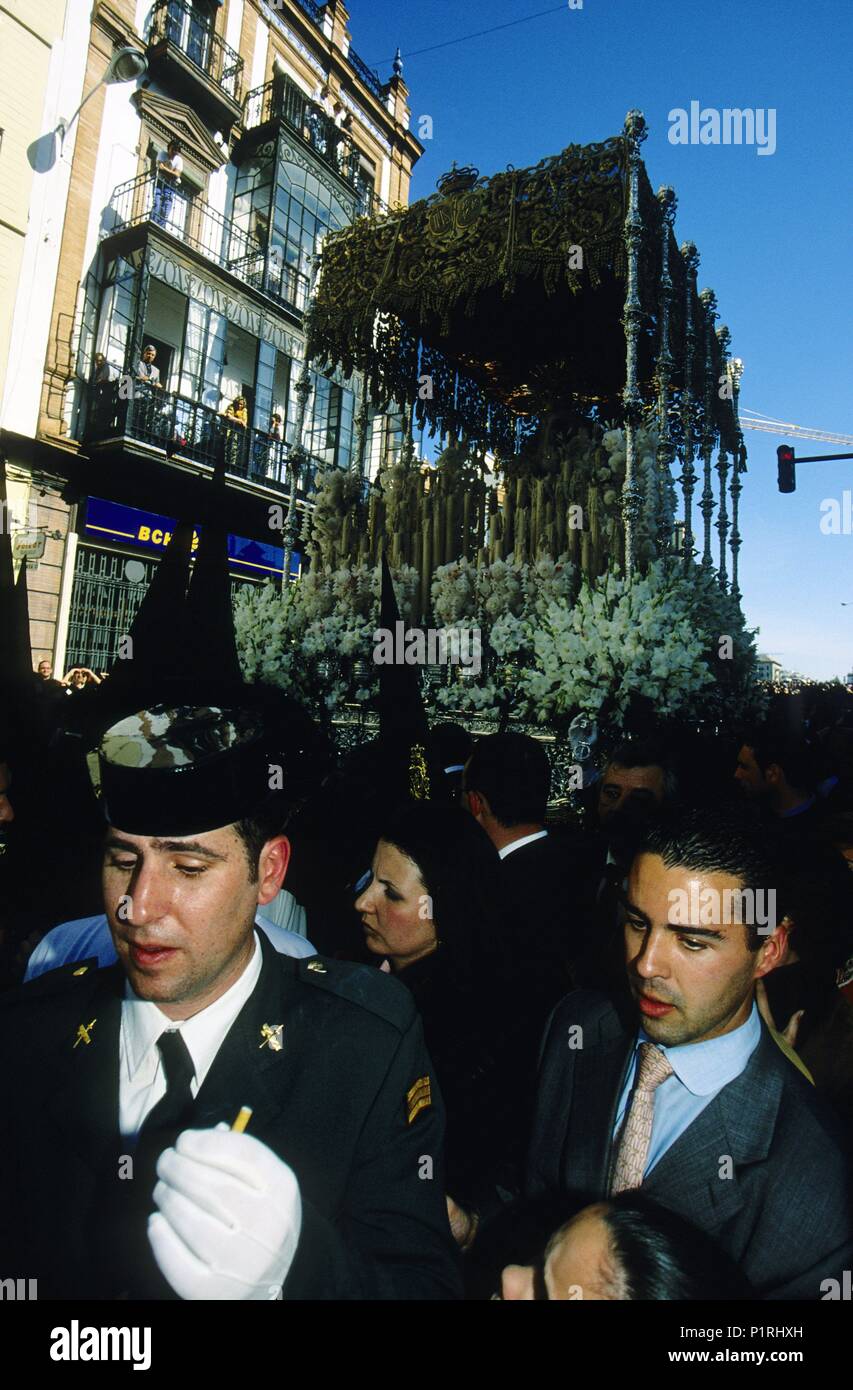Procession la macarena sevilla hi-res stock photography and images - Alamy