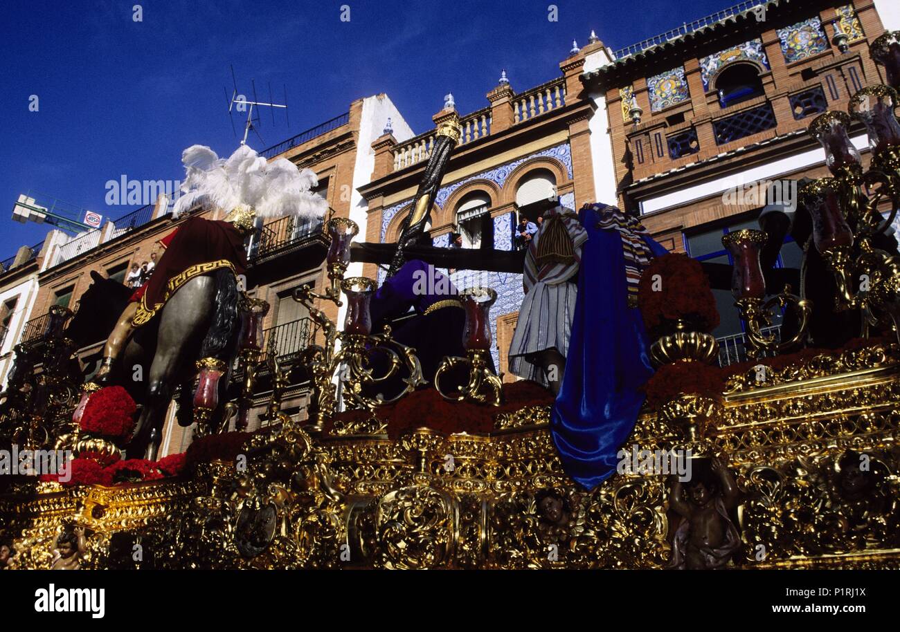 Semana Santa / Holy week: Hermandad "Esperanza de Triana" at the Triana ...