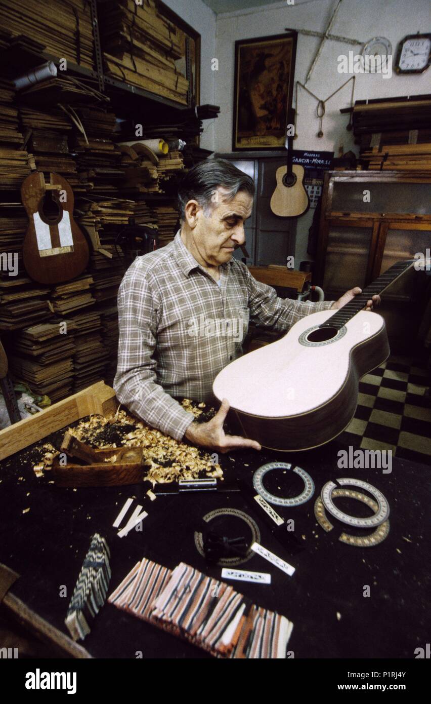 Master luthier hi-res stock photography and images - Alamy