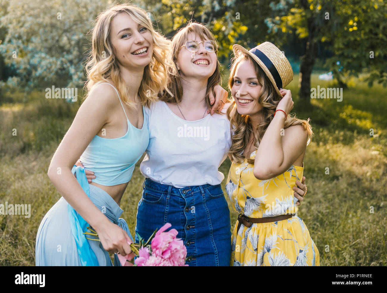 Three girls hi-res stock photography and images - Alamy