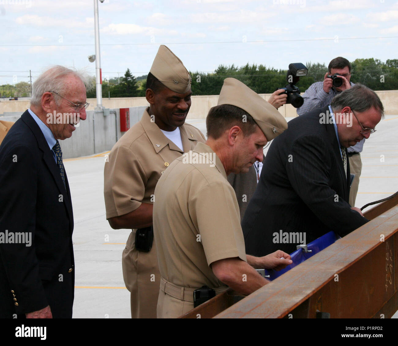 Topping off hi-res stock photography and images - Alamy