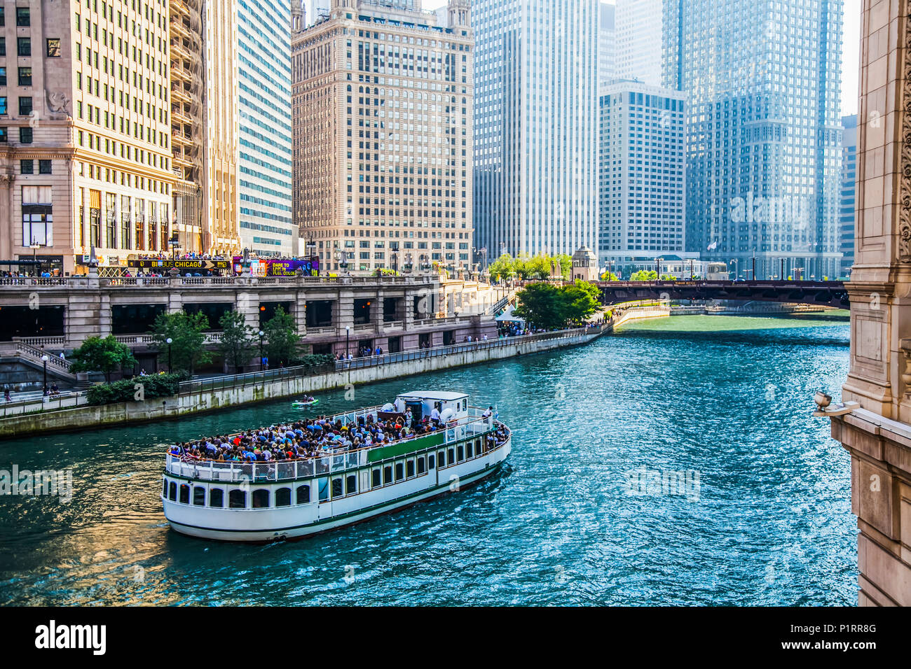 Chicago river architecture tour hi-res stock photography and images - Alamy