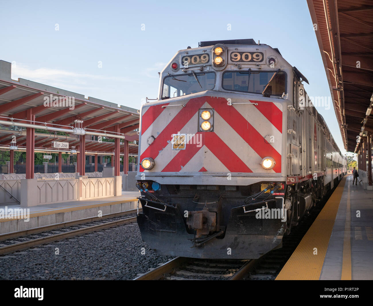 Caltrain commuter train engine locomotive hi-res stock photography and ...