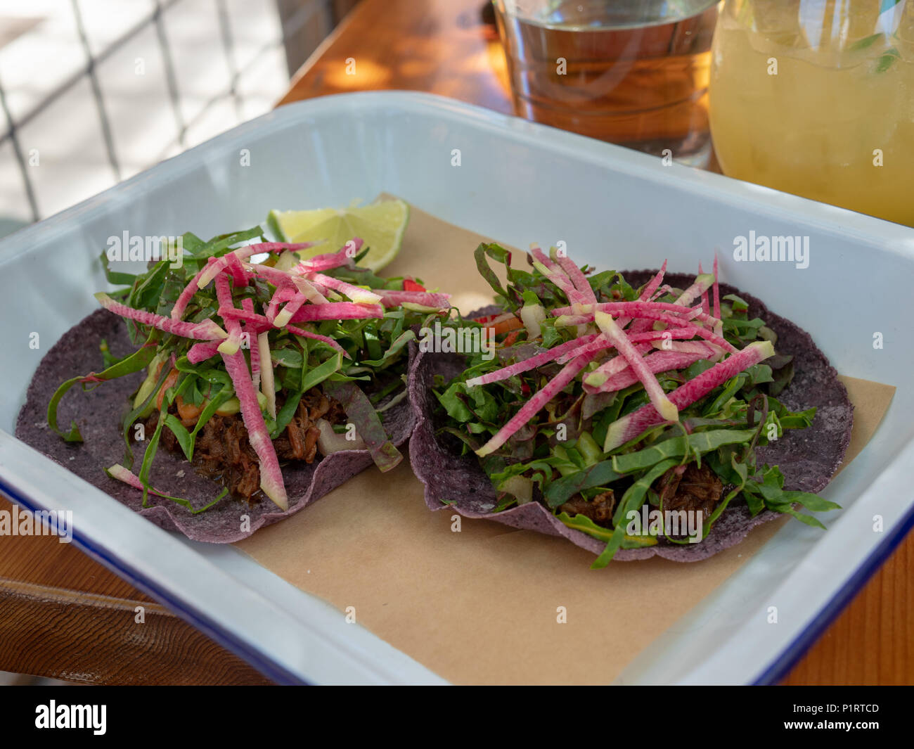 Two people eating tacos hi-res stock photography and images - Alamy