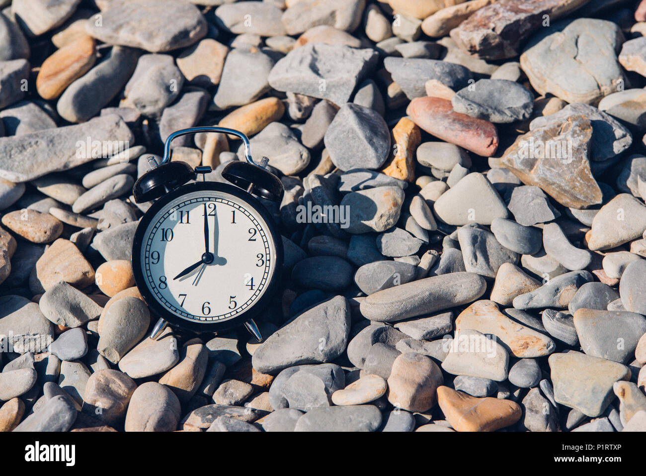 Vacation time. Alarm clock on the beach Stock Photo - Alamy