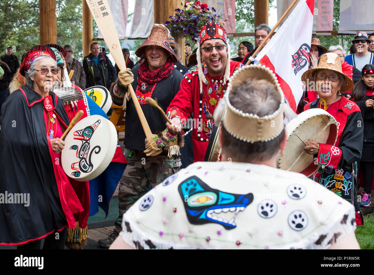 Tlingit people hi-res stock photography and images - Alamy