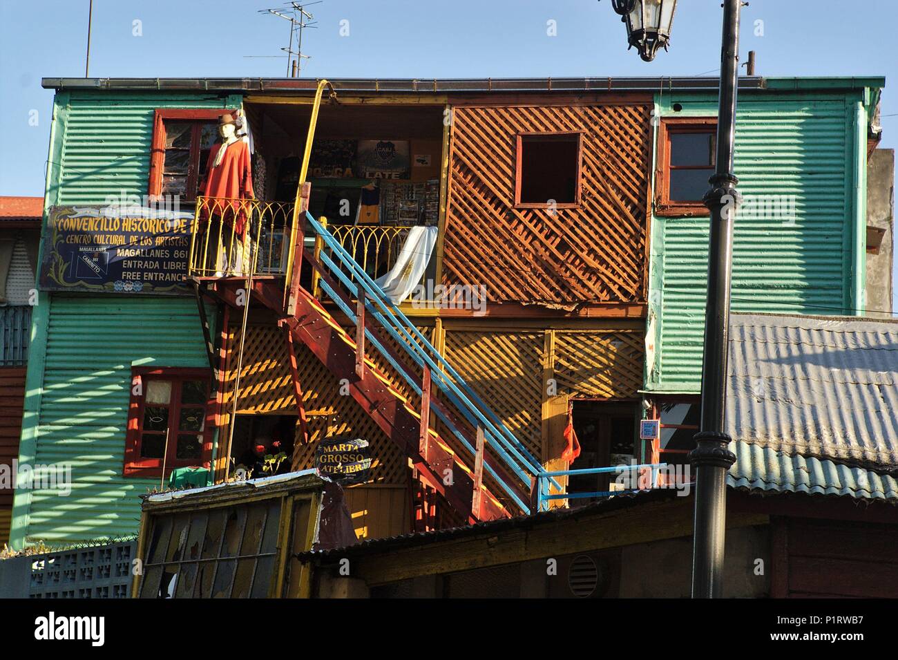 Shady house hi-res stock photography and images - Alamy