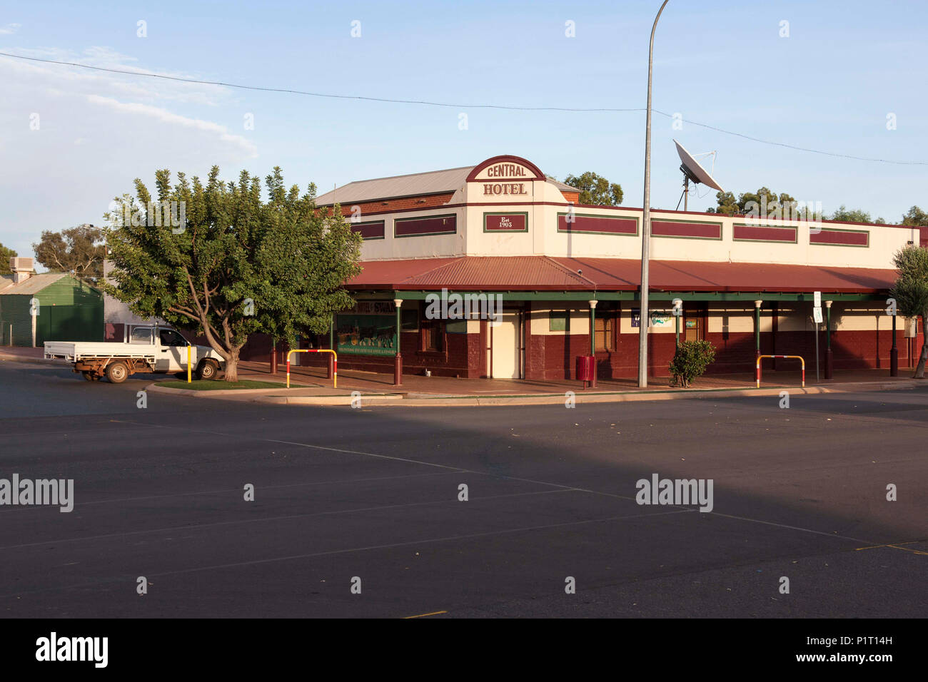 Australian Gold mining town hotel architecture, Leonora Western ...