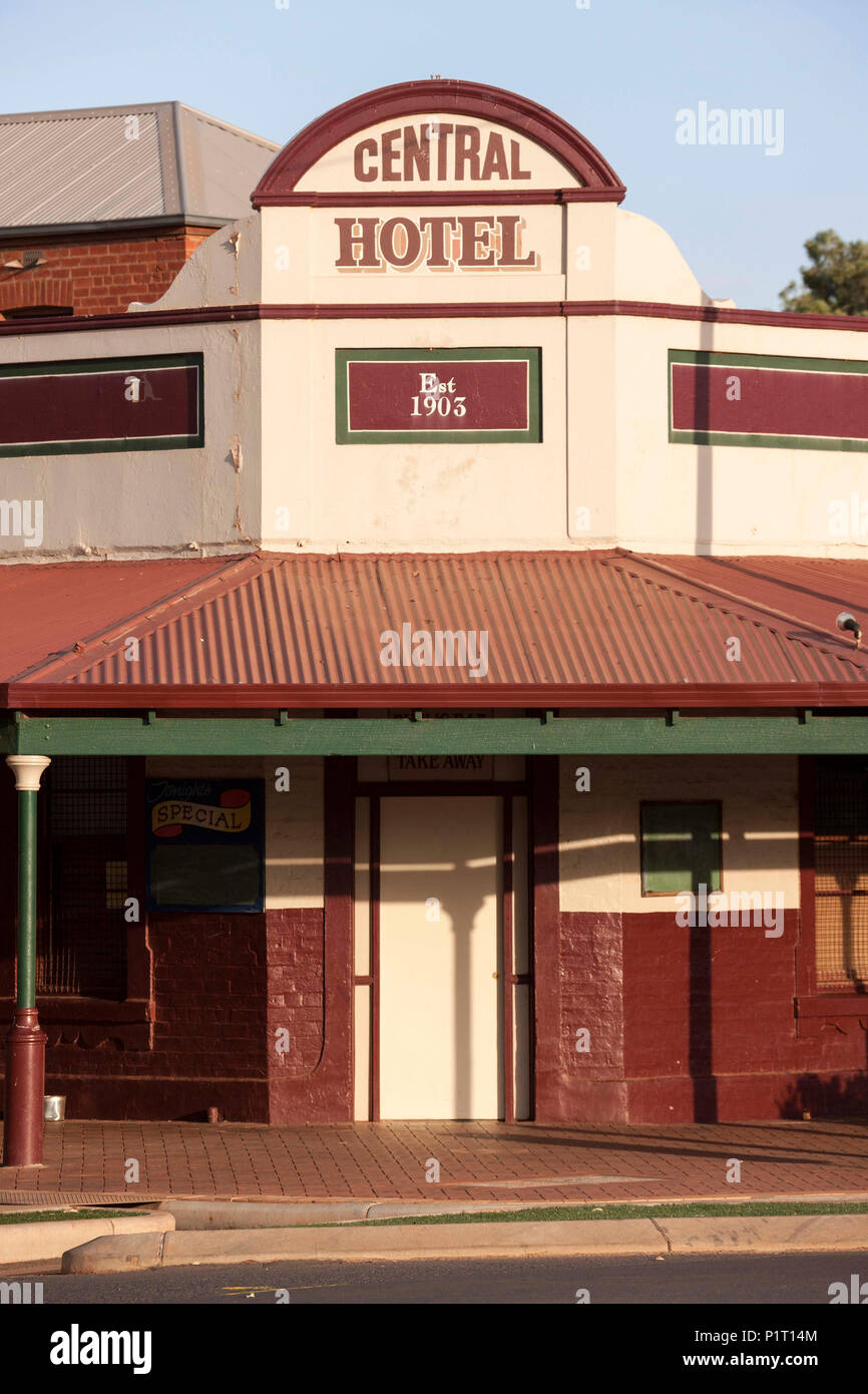 Australian Gold mining town hotel architecture, Leonora Western ...