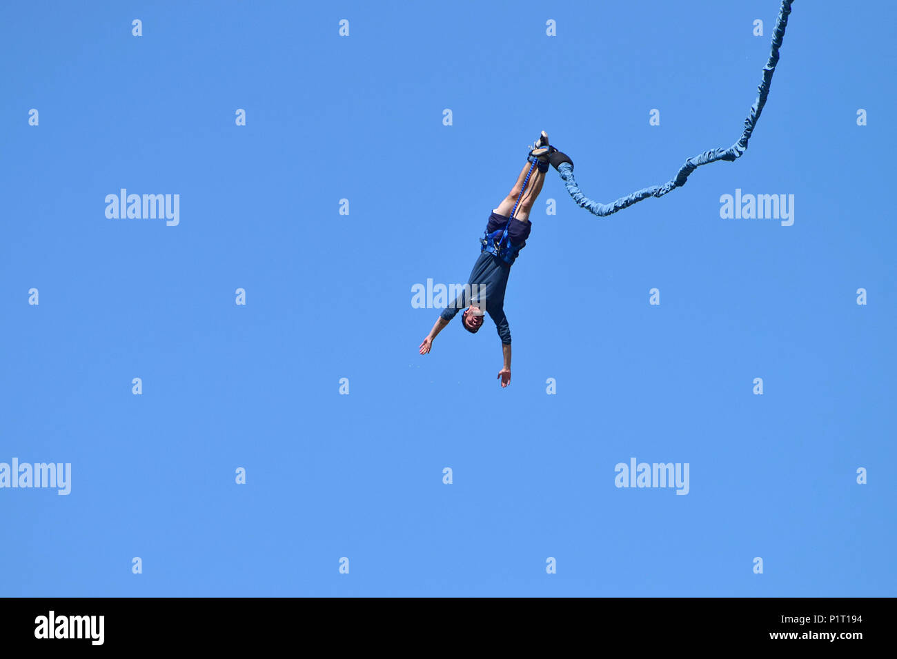 Bungee cord hi-res stock photography and images - Alamy