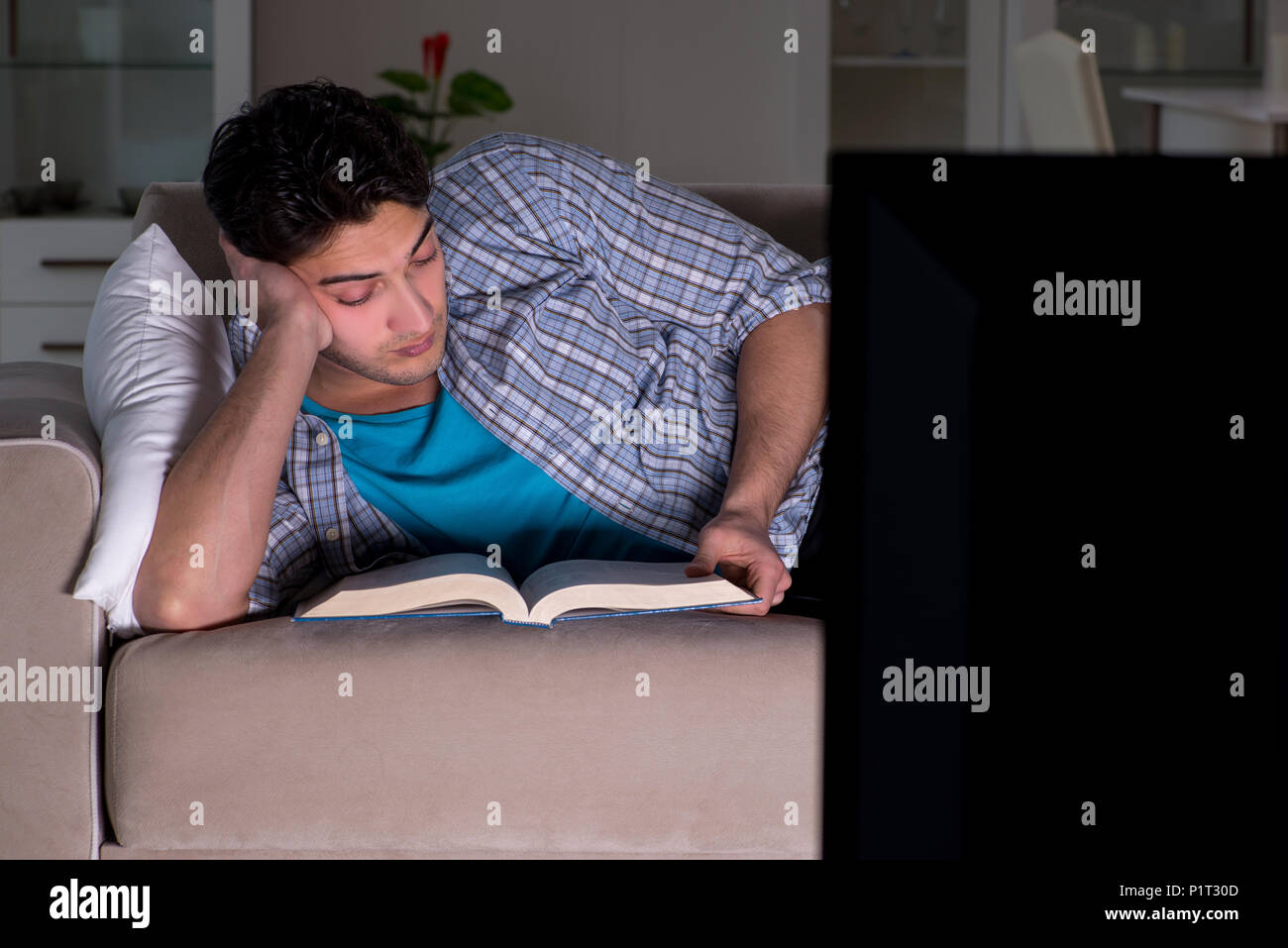 Man late preparing watch hi-res stock photography and images - Alamy