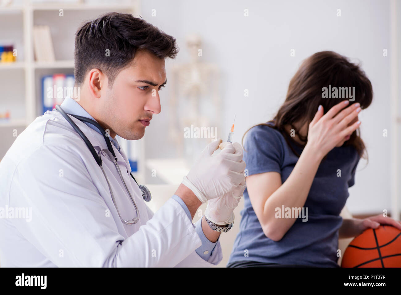 Female basketball player visiting doctor after injury Stock Photo - Alamy