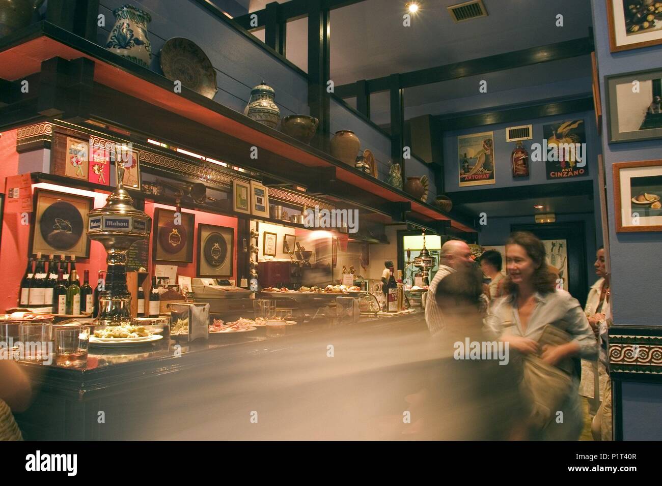 Bilbao / Bilbo; bar de tapas "Gatz" en el Casco Viejo (uno de los más ...