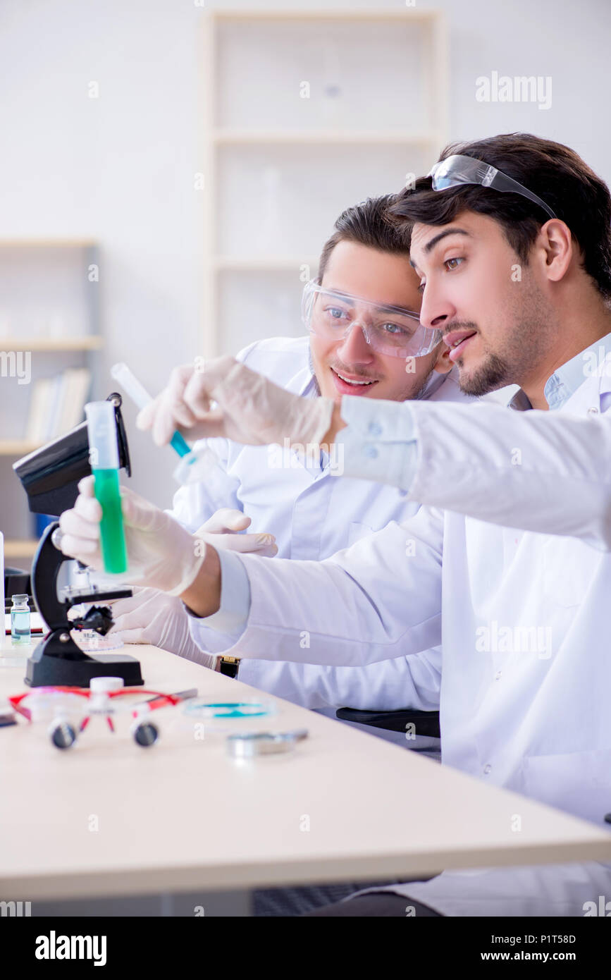 Team of chemists working in the lab Stock Photo - Alamy