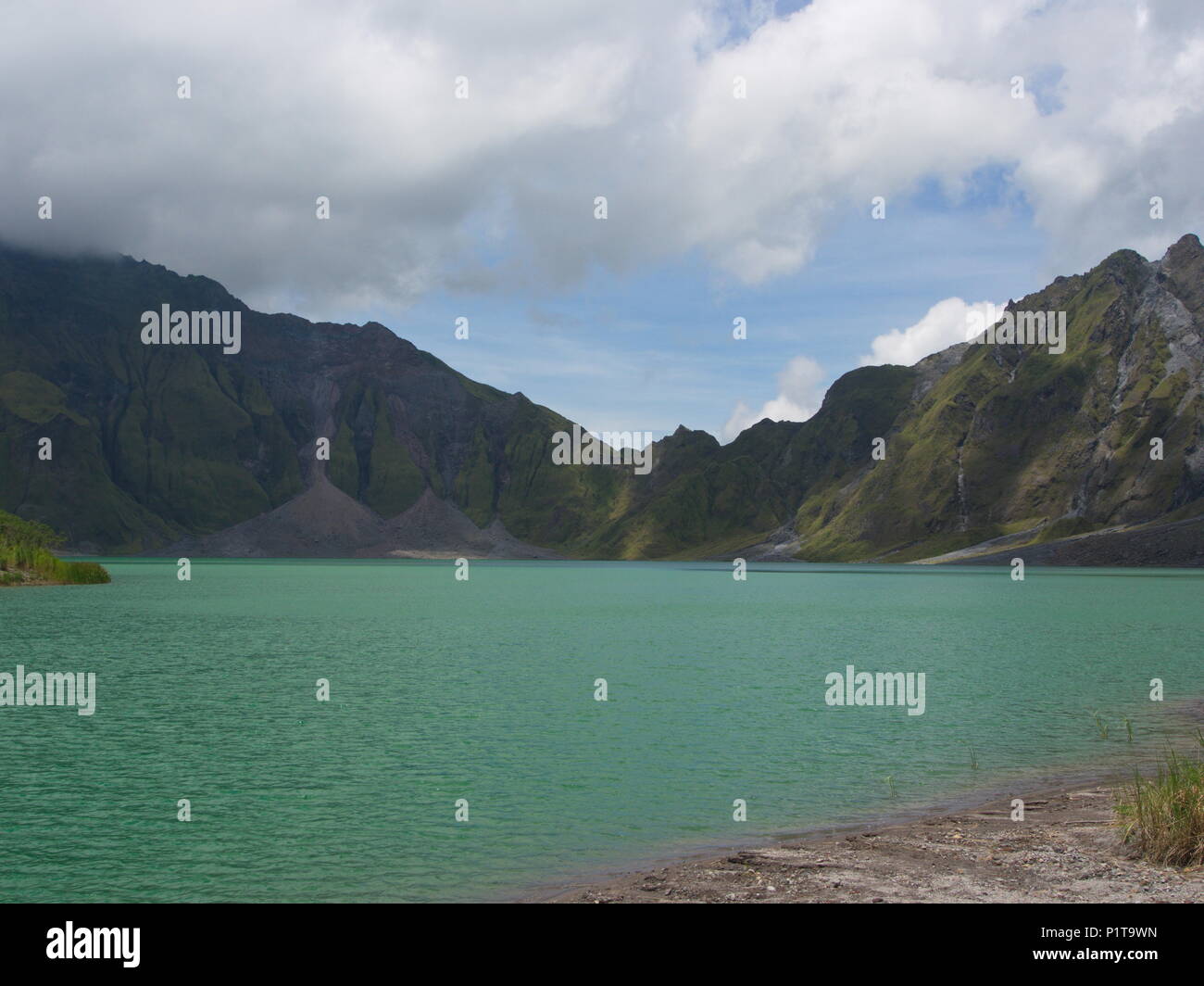 Mount pinatubo eruption hi-res stock photography and images - Alamy