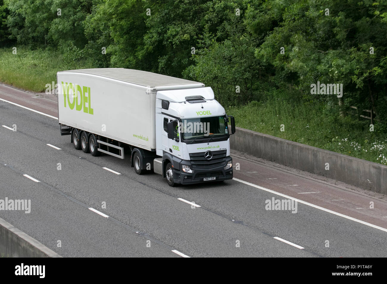 Yodel parcel hi-res stock photography and images - Alamy