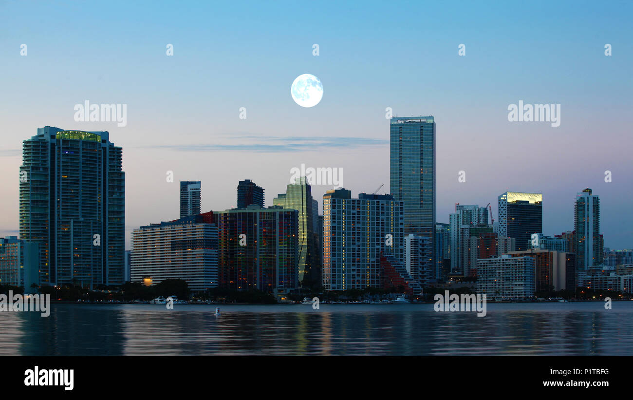 Moon rising over road hi-res stock photography and images - Alamy