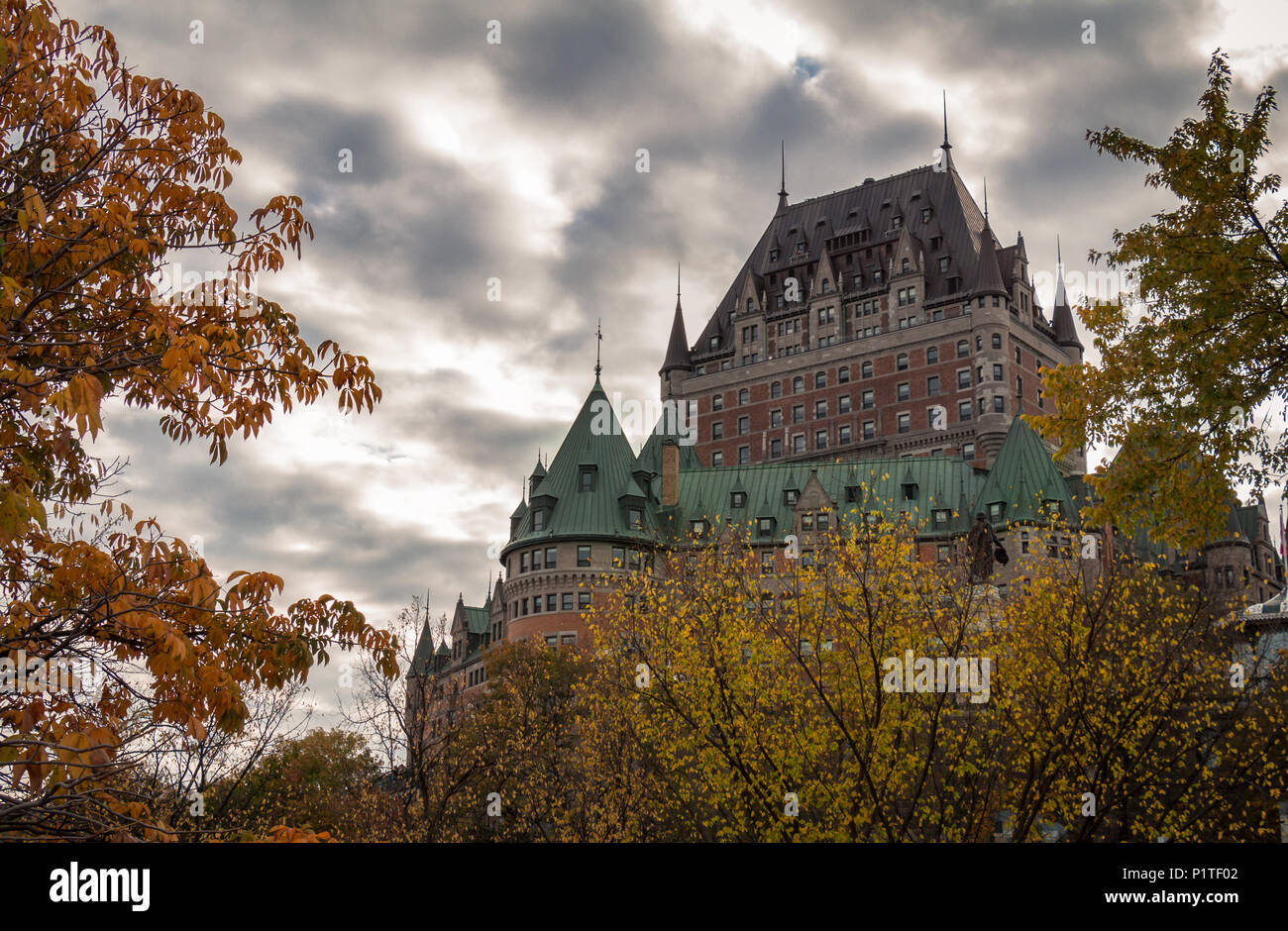 Chateau frontenac autumn leaves hi-res stock photography and images - Alamy