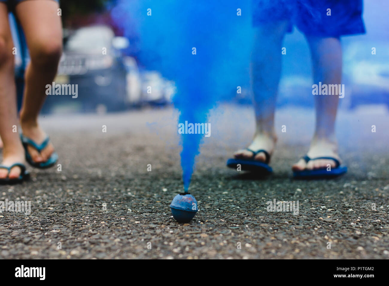 Smoking children hi-res stock photography and images - Alamy
