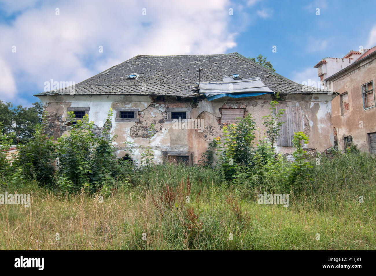 Ruins of abandoned historic farm buildings Stock Photo - Alamy