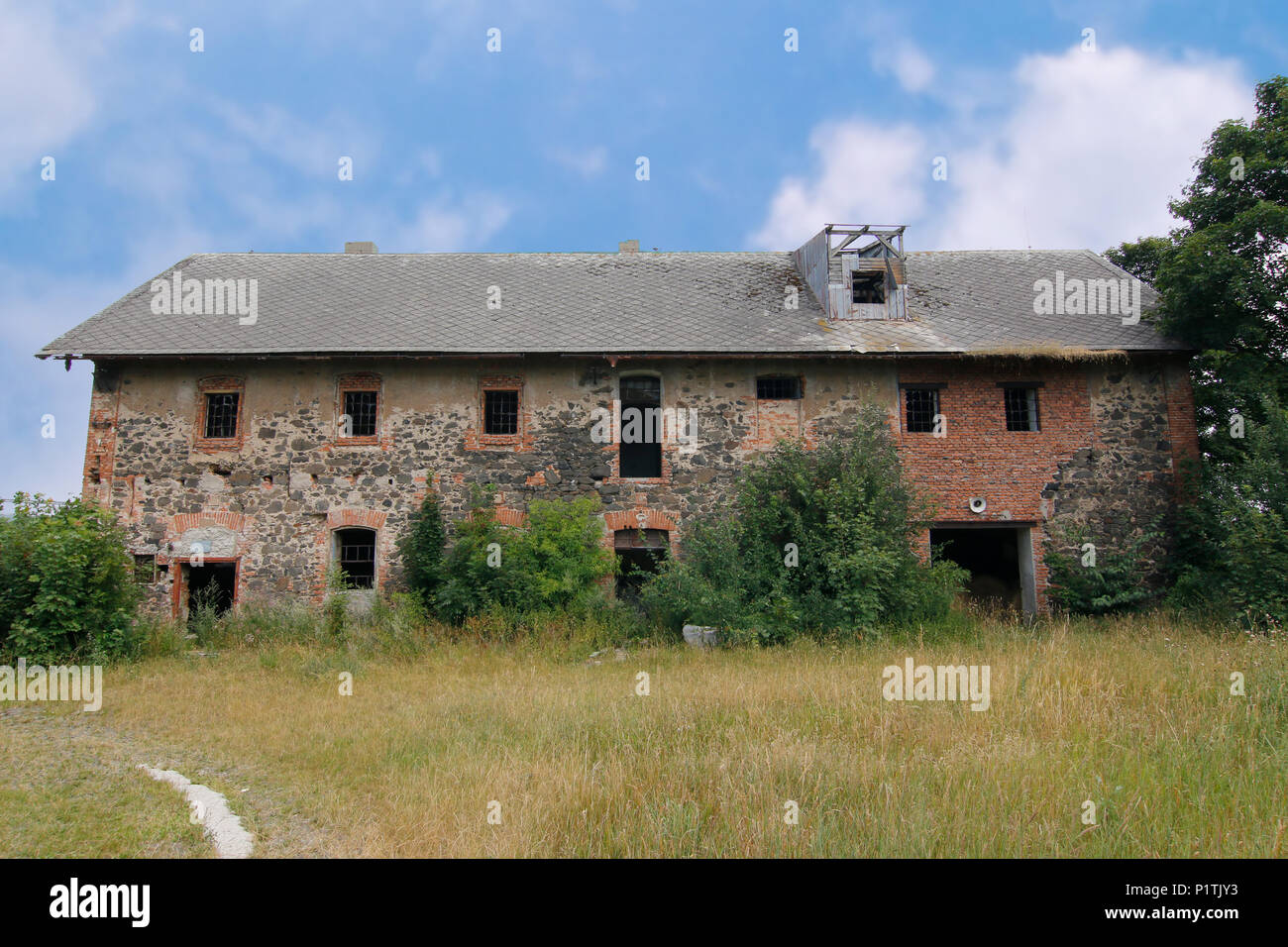 Ruins of abandoned historic farm buildings Stock Photo - Alamy